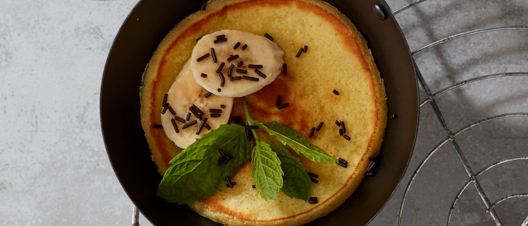 Crêpes aux bananes et aux granulés de chocolat